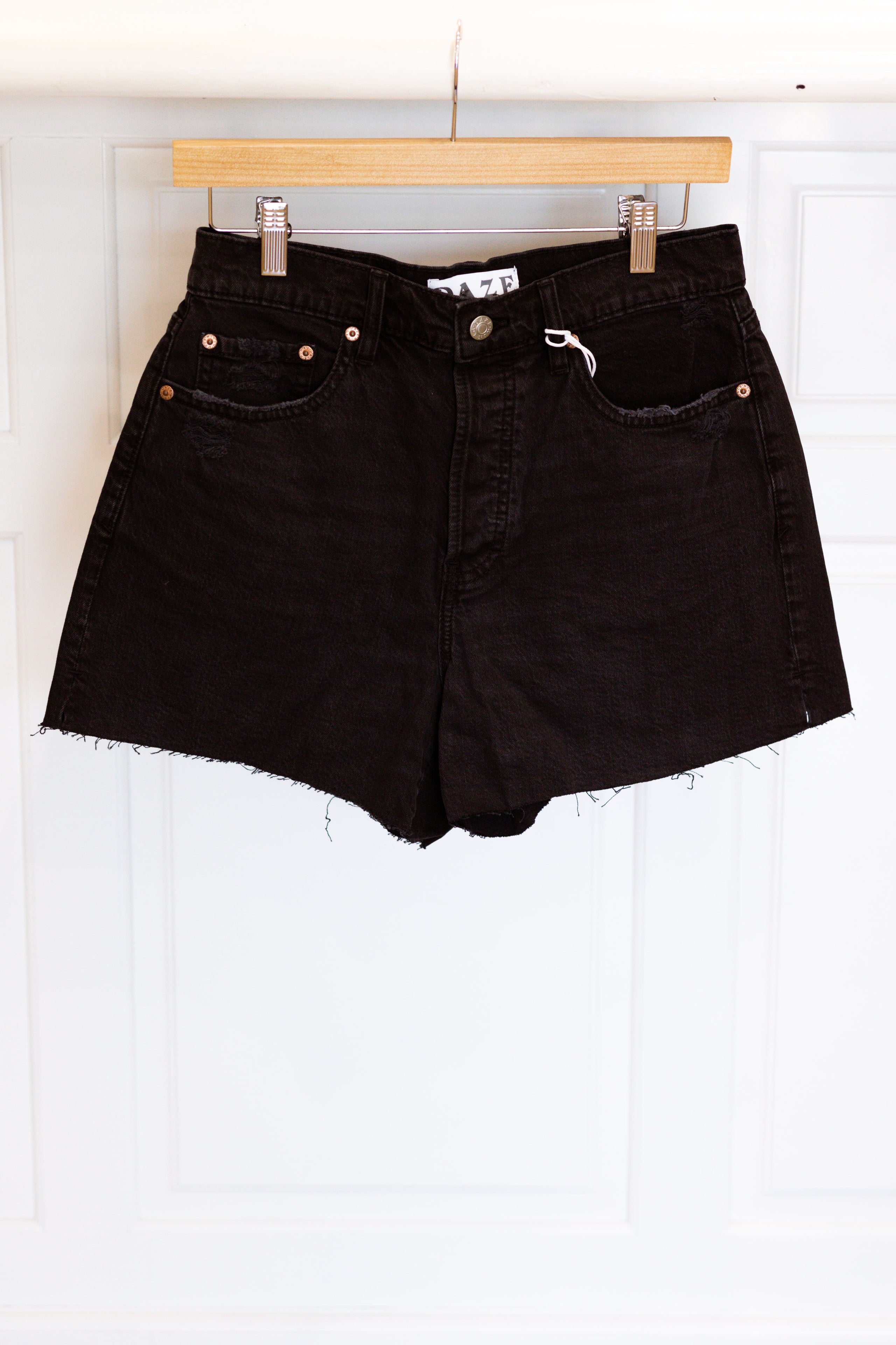 Daze High Rise Bottom Line Shorts | TRUE BOUTIQUE